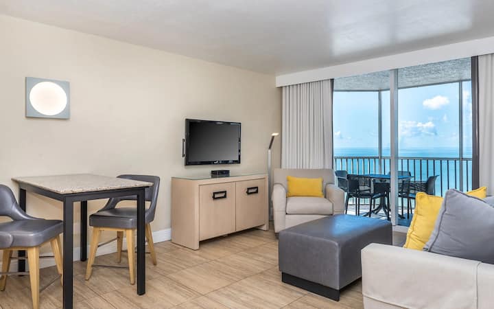 Stunning Pool & Gulf View! Near Beach W/ Spa! - Fort Myers Beach, FL