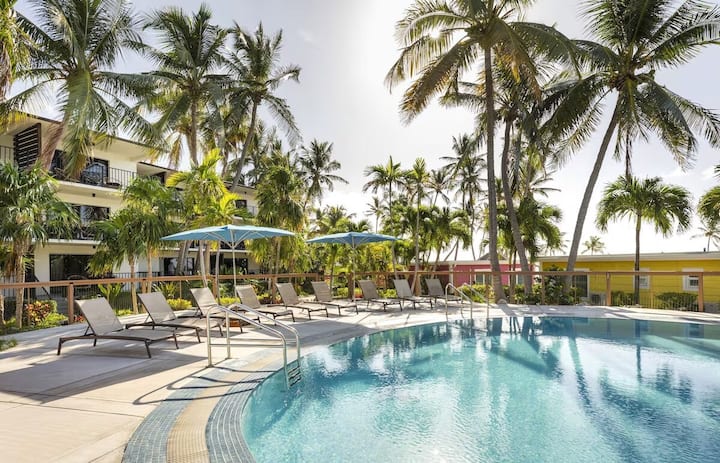 Relaxing Ocean Front Suite W/ Outdoor Pool - Islamorada, FL