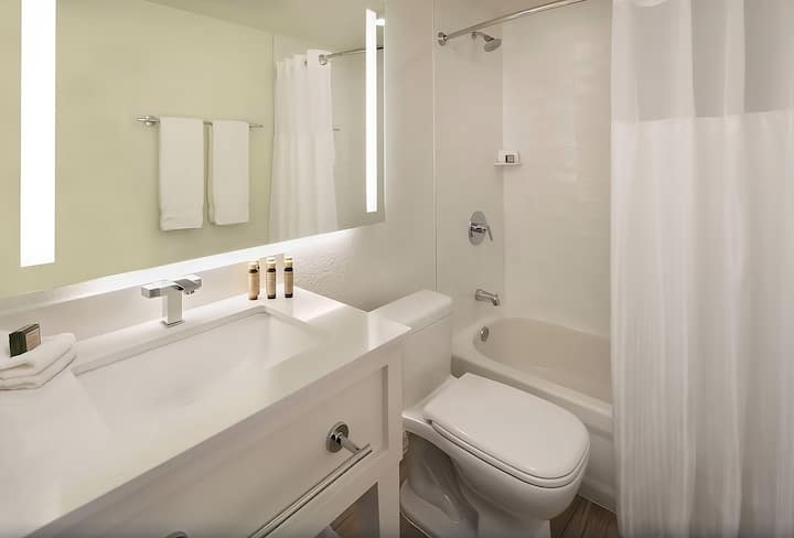 2 Bedroom Suite W/kitchenette, Pool & Free Parking - Islamorada, FL