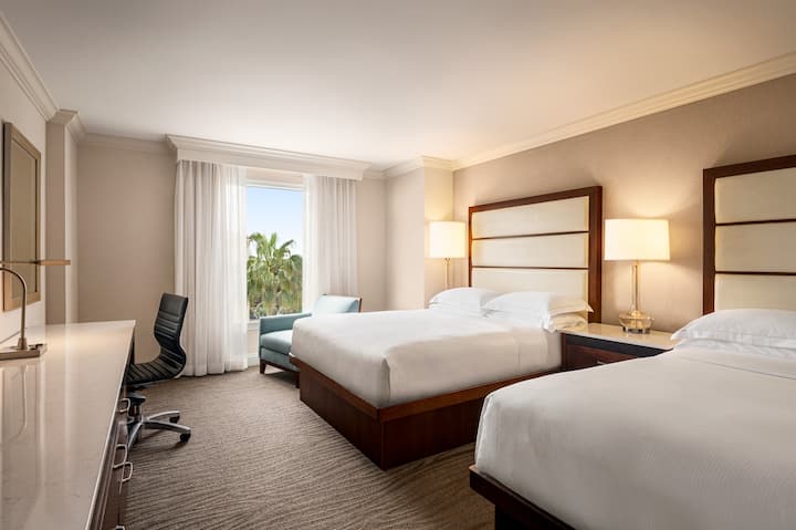 Elegant Comfort+outdoor Pool+free Parking+shuttle - Naples, FL