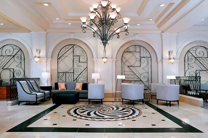 Your Favorite Stay Starts Here! 2 Units, Pool! - Naples, FL