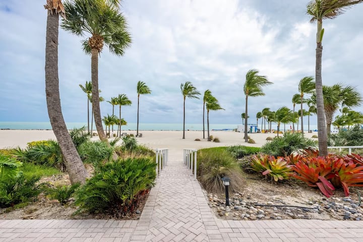 Chic Retreat Steps From The Beach! Ocean View Unit - Islamorada, FL