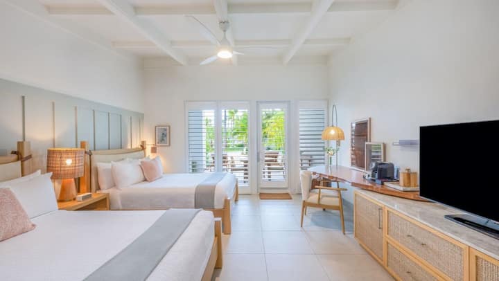 3 Convenient Units! Beachfront, Free Parking - Islamorada, FL