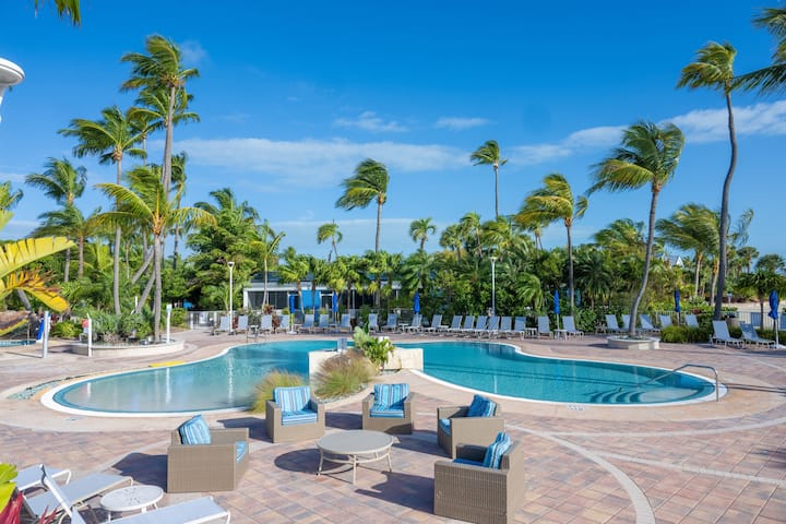 Fun Under The Sun! Beachfront, W/ Pool Onsite! - Islamorada, FL