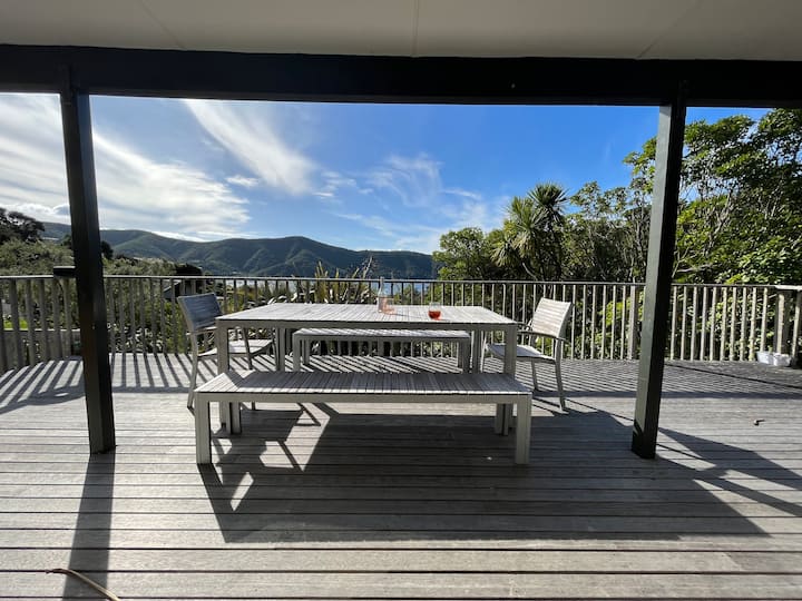 Picturesque Waikawa - Picton Holiday Home - Picton