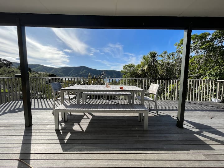 Picturesque Waikawa - Picton Holiday Home - Picton