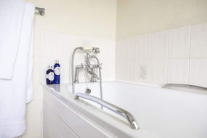 Double Room With King Bed - Tewkesbury
