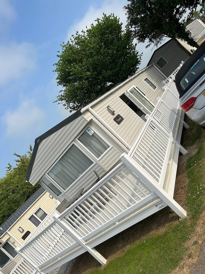 Caravansleeps4-beachfront-garden-patio - Newquay