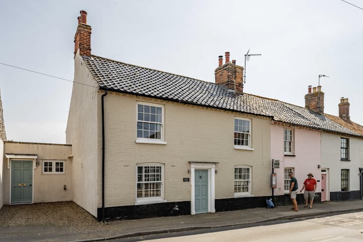 Northcote House, A Beautiful Coastal Retreat - Holt