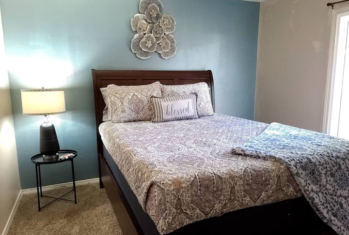 Bella Beige, Near Old Town - Albuquerque, NM