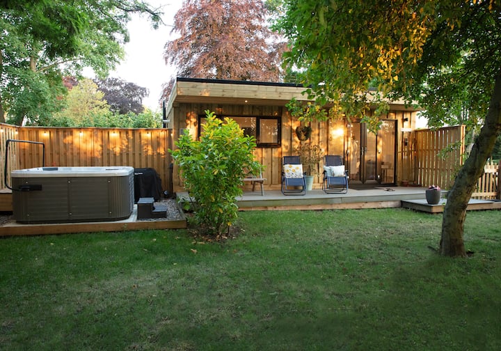 Copper Beech Lodge: Hot Tub/games Room/fire Pit - Suffolk