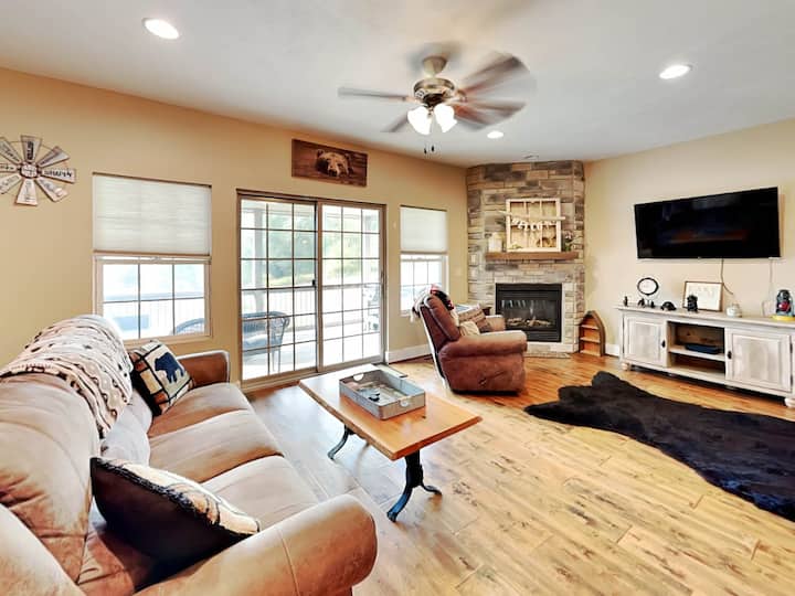 Bluebeary Retreat | Great Views, Hot Tub, Fire Pit - Deep Creek Lake, MD