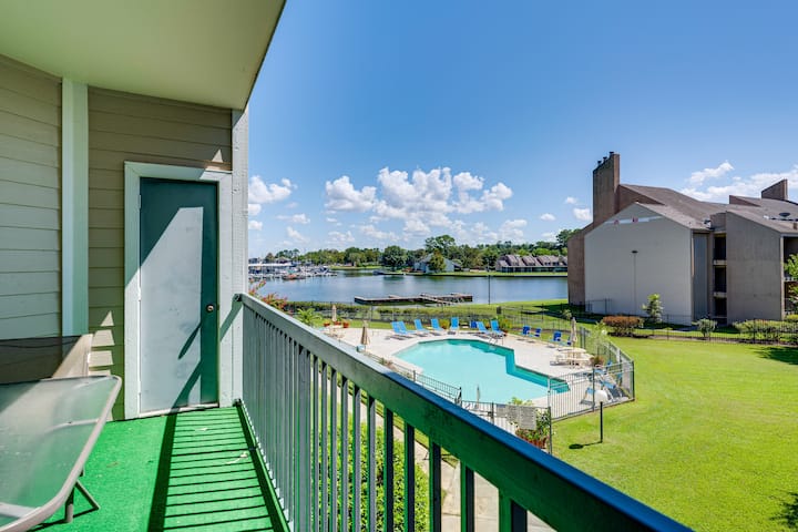 Lake Conroe Condo W/ Pool Access + Balcony! - Conroe, TX