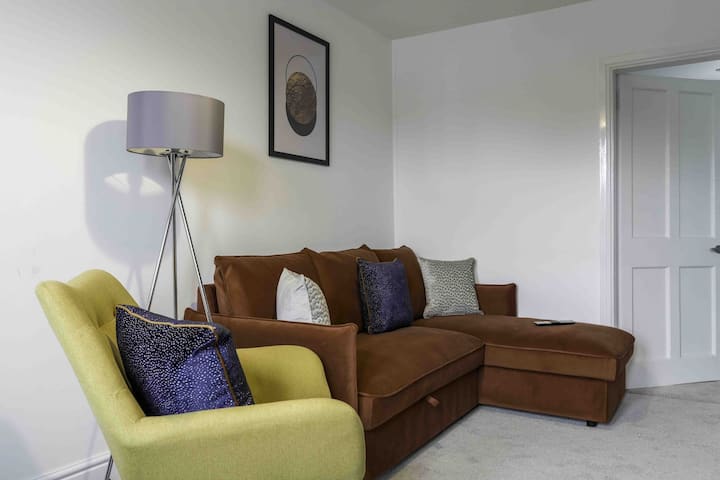Strath Apartment Private Bathroom - Strathaven
