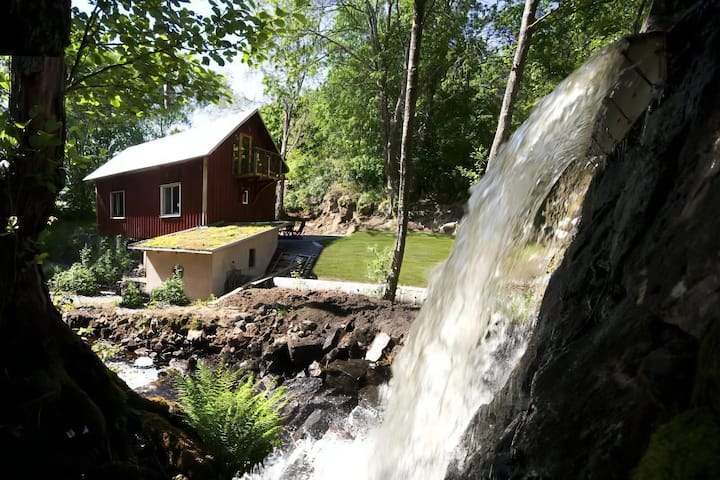 Direkt Am See Gelegenes Ferienhaus - Alingsås
