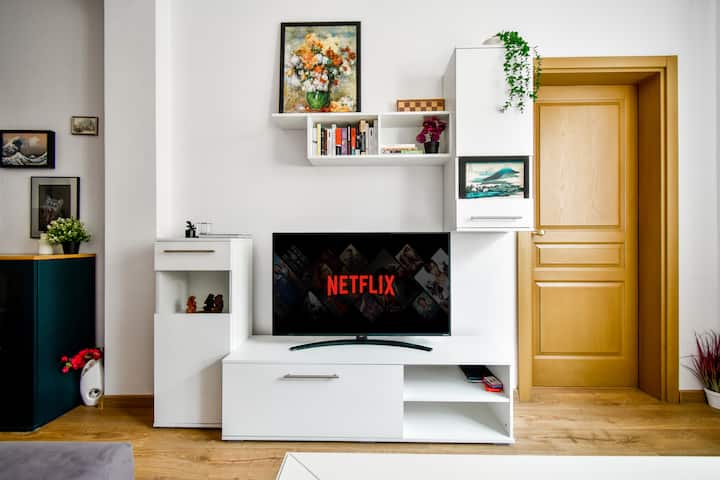 Large 2-br Retreat, Walk To Sofia’s Top Spots - Sofia