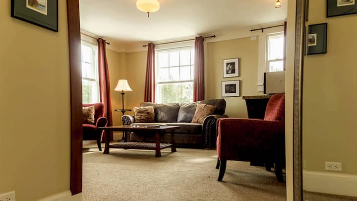 Victorian Room W/ Cozy Heated Bathroom Floor - Astoria, OR