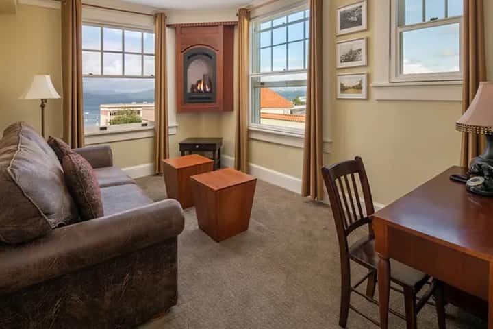 Historic Boutique Room Near Local Attractions - Astoria, OR
