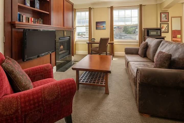 Victorian-inspired Room Downtown Near Attractions! - Astoria, OR