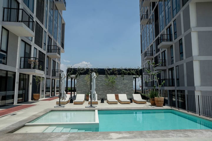 Luxury Condo, Scenic Views North Leon - León