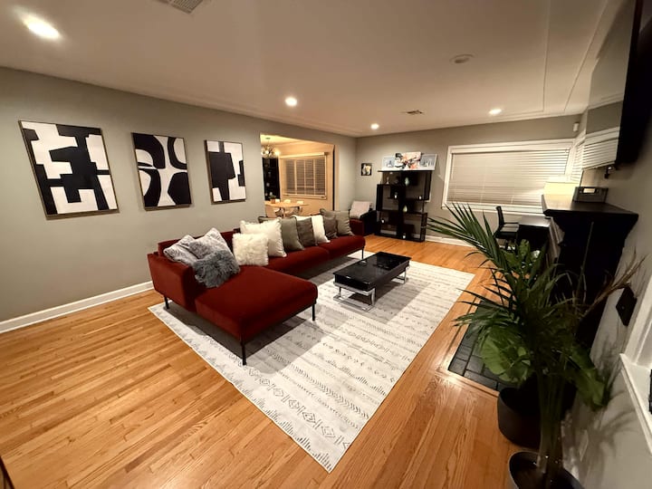 Burbank Bliss - Burbank, CA
