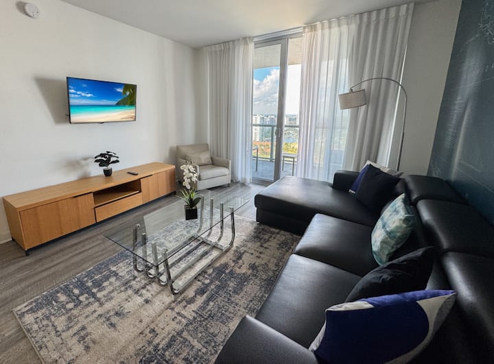 Amazing 2 Bedroom Apartment Great Location - Sunny Isles Beach
