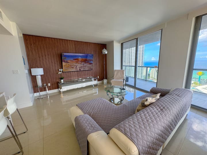 Exclusive 3 Bedrooms Apartment W/ Stunning View - Aventura, FL