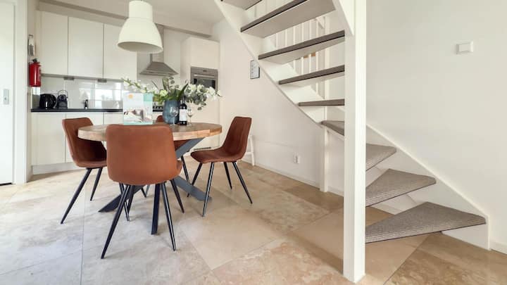 Light Holiday Home With Garden And By The Sea - Egmond aan Zee