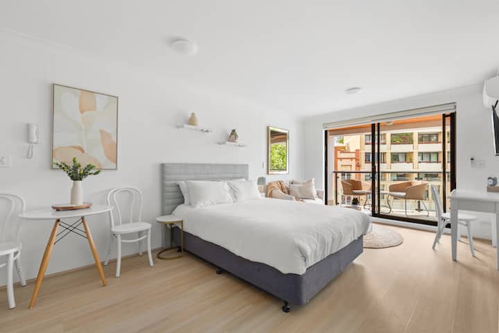 Ideal Studio Inner-city Pad With Private Balcony - Surry Hills