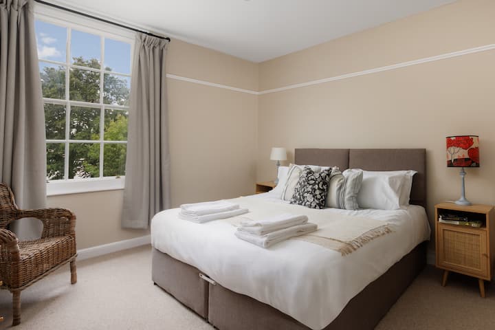 Cosy Ensuite Room & Breakfast - Exeter