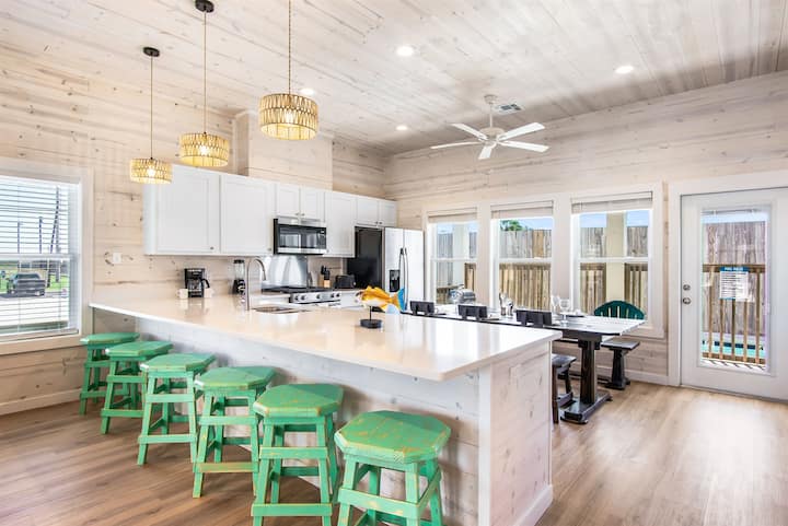 Beachway #3  Private Balcony / Pet Friendly - Port Aransas