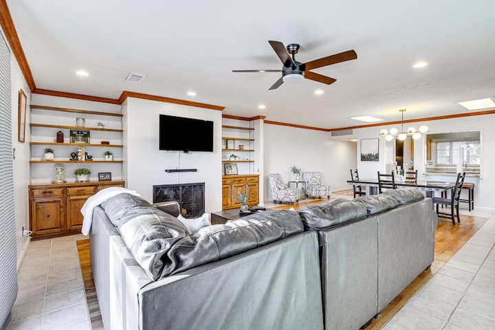 Walk To Paradise Hills Golf Course: Condo W/ Patio - Rio Rancho, NM