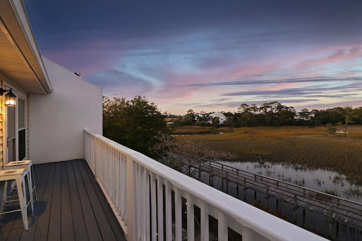 Sunset View Retreat With Screened Porch & Outdoor - Tybee Island, GA