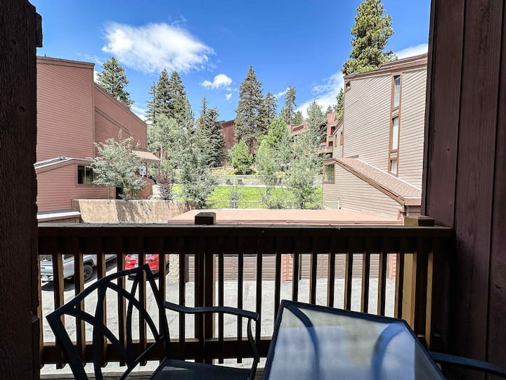 Pet Friendly Condo For 2 | Near Gondola - Mammoth Lakes, CA