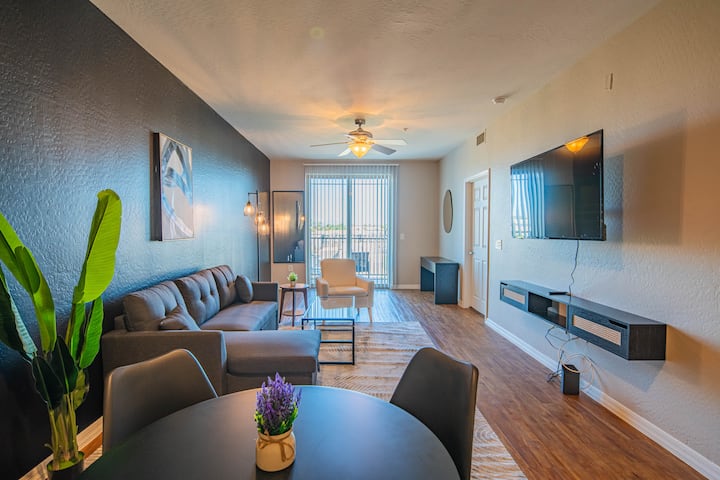 Near Asu | Balcony Pool, Gym, Parking W/d - Tempe, AZ