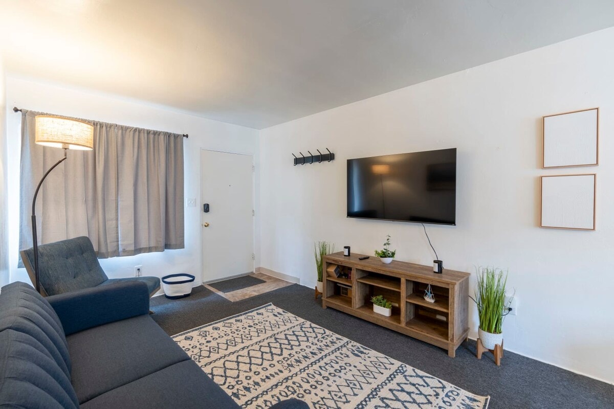 Classic San Diego Getaway: Walk to The Beach - Apartments for Rent in ...