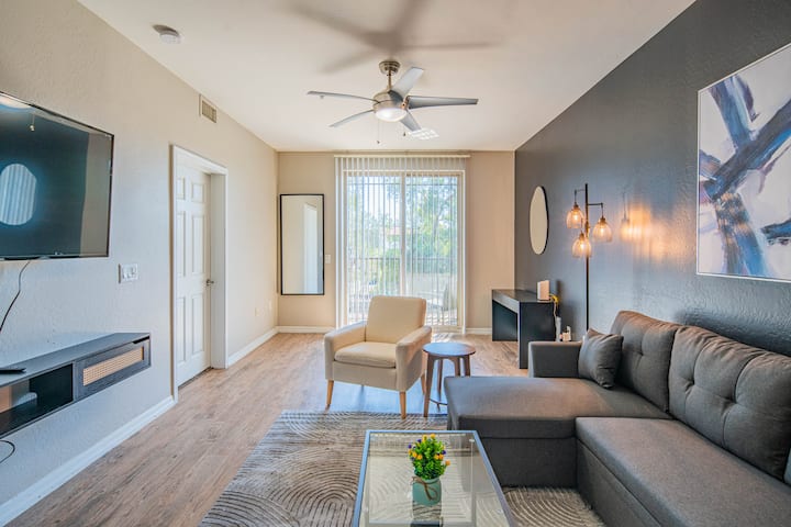 Walk To Asu Spacious | Pool, Gym, W/d & Parking - Tempe, AZ