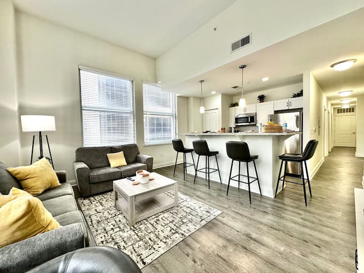 Apartment *City View* Mins To Lucas Oil & Conv Ctr - Kota