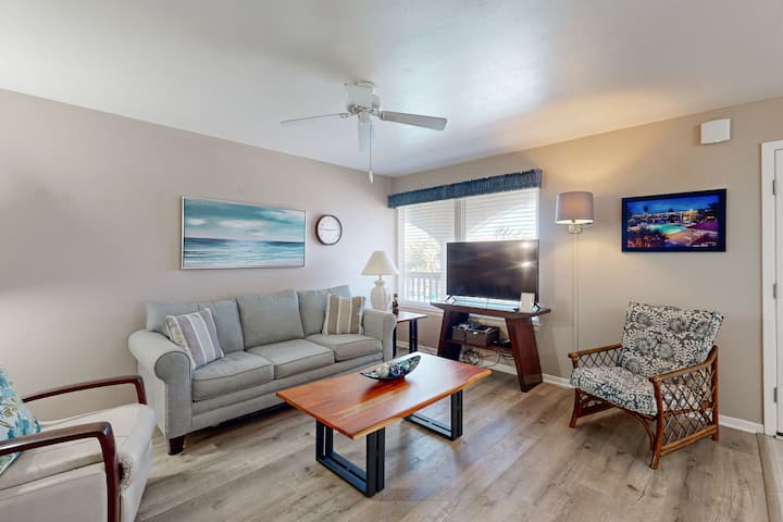 Walking Distance To Beach, Heated Pool - North Padre Island, TX
