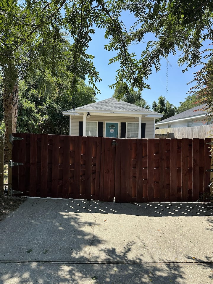 Luna Bungalow - Downtown Pensacola - Pensacola, FL