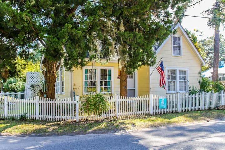 Rose's Folie  Pets Fenced Yard. North End - Tybee Island, GA