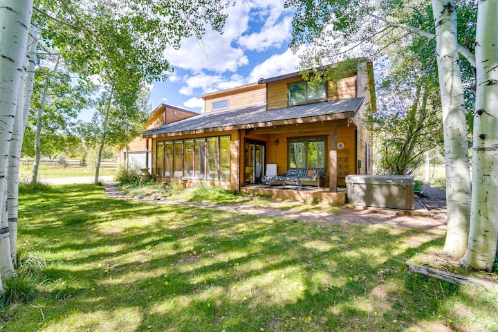 Dog-friendly Home W/ Hot Tub & Decks In Durango! - Durango, CO