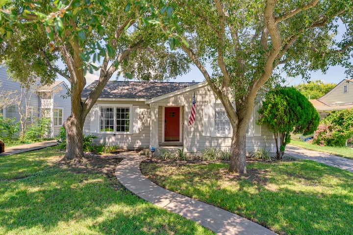 Home < 2 Mi To Mcgee Beach & Cole Park! - Texas State Aquarium, Corpus Christi