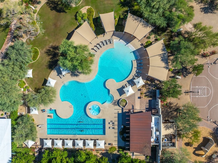 Pickleball Court & Huge Pool - Phoenix, AZ