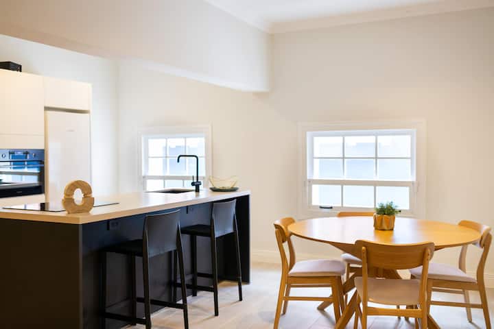 Modern & Elegant Broadway Vibes In Willemstad - Curaçao