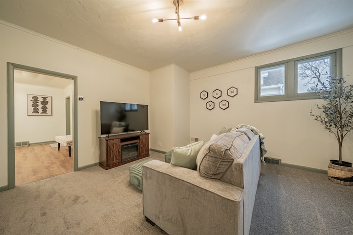 Pet-friendly Cozy Home,fenced Yard & Near Downtown - Appleton, WI