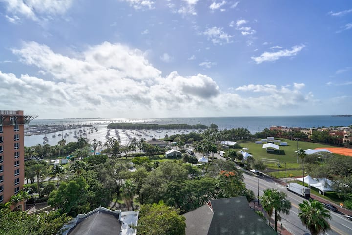 Breathtaking Bay Views: 2/2.5 Includes Parking - Coral Gables, FL