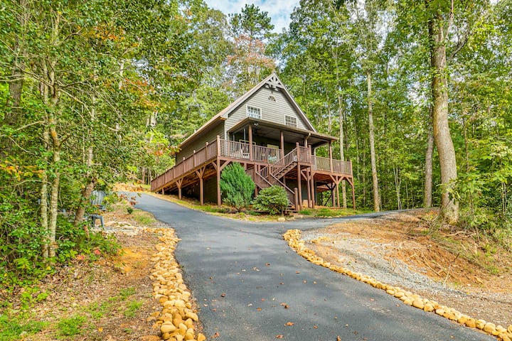 9 Mi To Lake Burton: Cabin W/ Deck Near Helen - Moccasin Creek State Park, Clarkesville