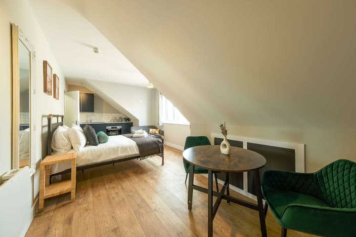 The Willow - Studio 14 - Bristol
