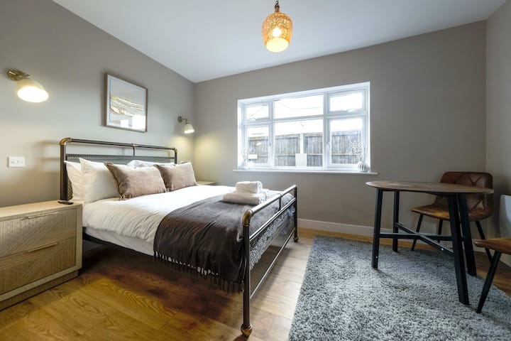 The Willow - Studio A - Bristol
